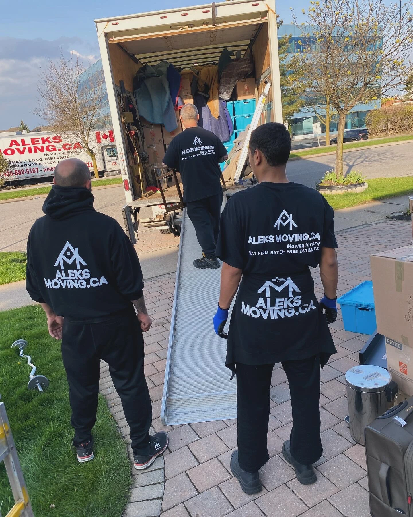 What Do Professional Movers Do? | Aleks Moving